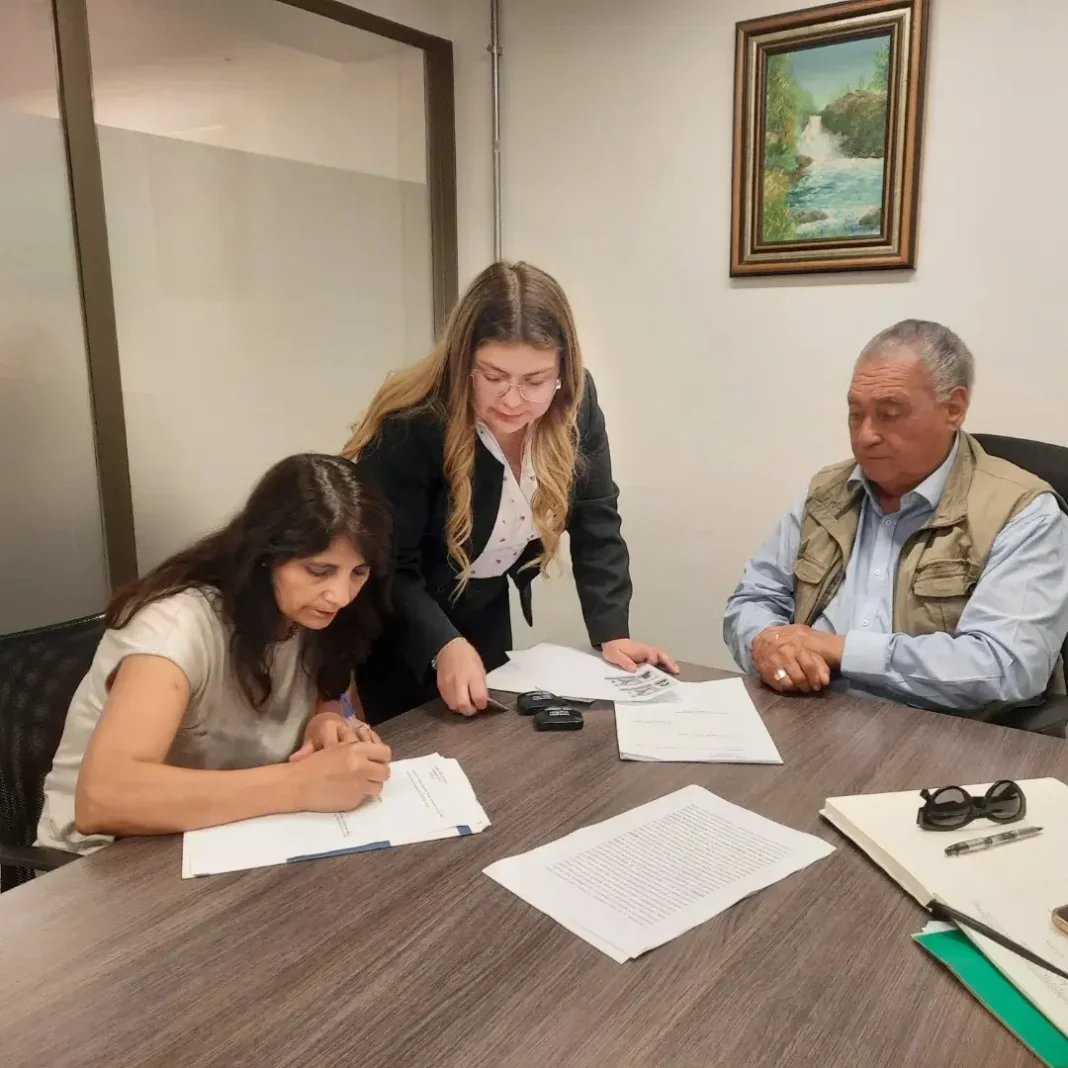 SE FIRMÓ ESCRITURA PÚBLICA DE SERVIDUMBRE DE TRÁNSITO Y ACUEDUCTO DE ...